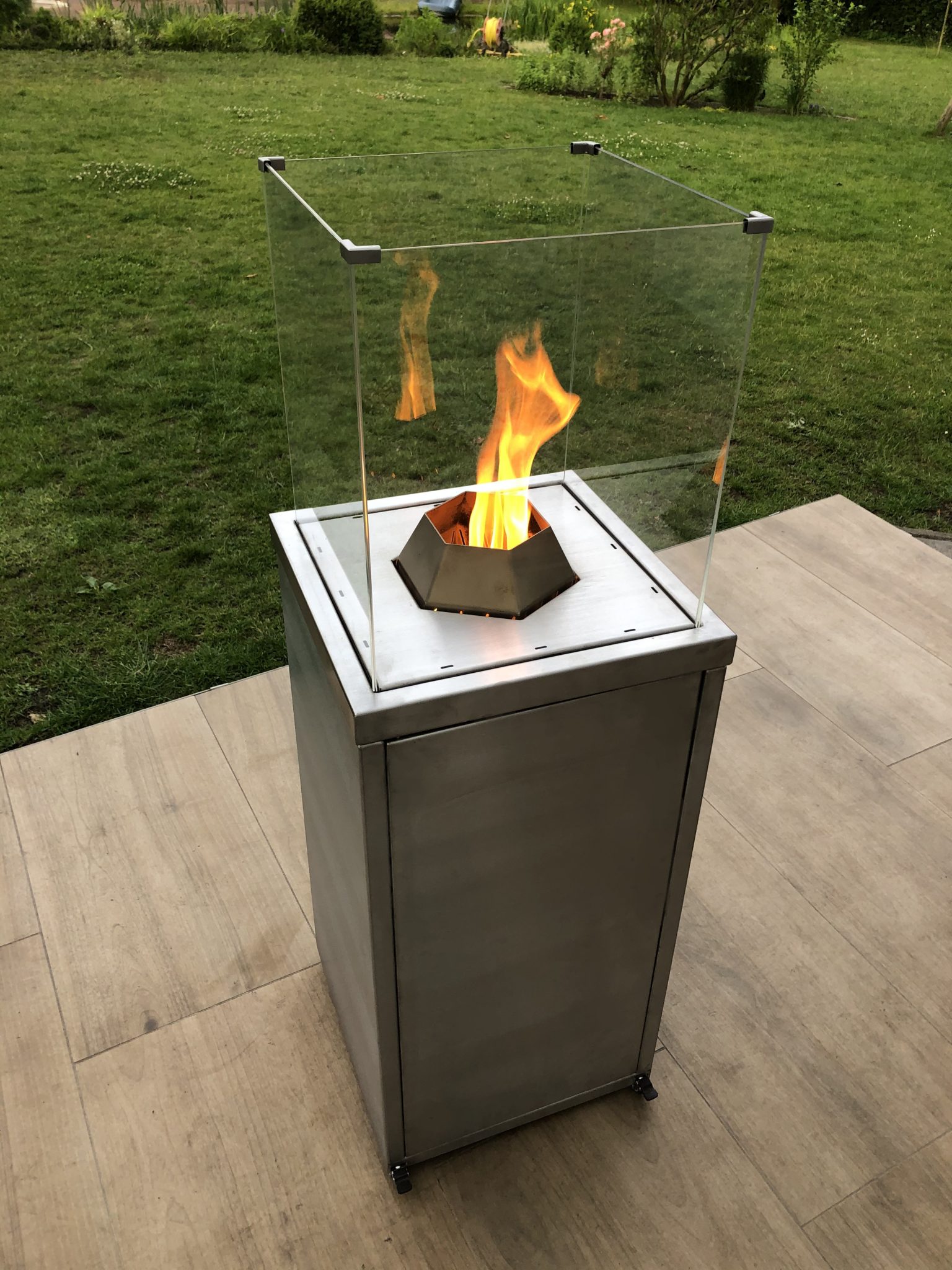 Pellet Gartenofen aus Edelstahl – Metalldesign H. von Weyhe GmbH & Co. KG